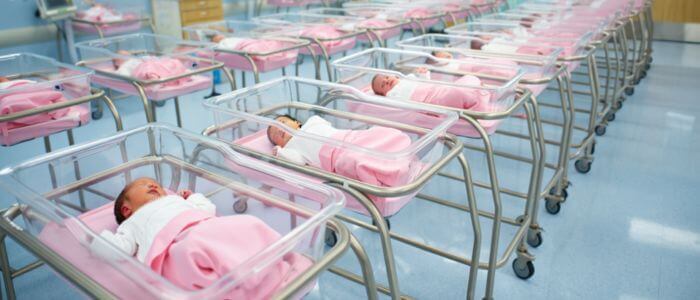 Baby bei der Geburt vertauscht: Ursachen, Entdeckung und Abhilfe